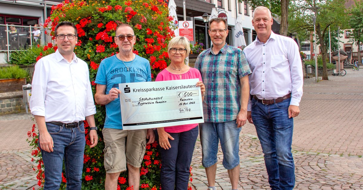 Spendenscheck von "Jugend Pro" für das Ferienprogramm | Startseite