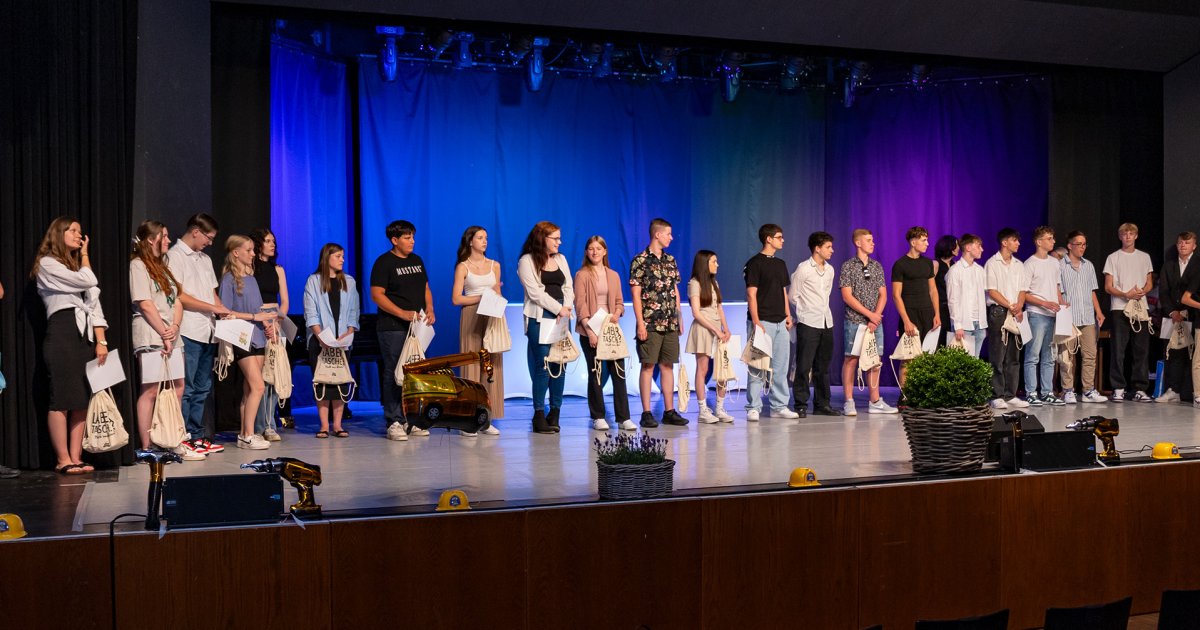 Premiere: Ausbildungsfeier der Realschule plus in Ramstein | Startseite